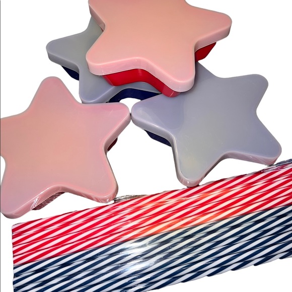 Kitchen | New Star Containers And Straws 2 Red 2 Blue Star Containers ...